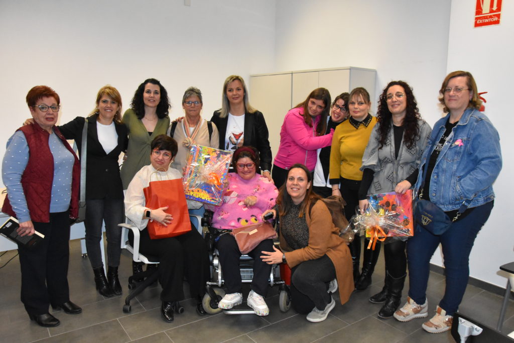 Ser dona i patir una discapacitat no és motiu per tancar portes a ningú ...