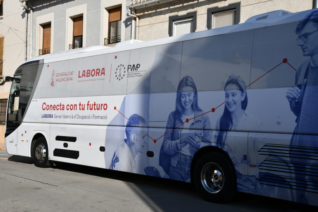 Nueva visita del Bus Labora a Pinoso - MCM Pinoso